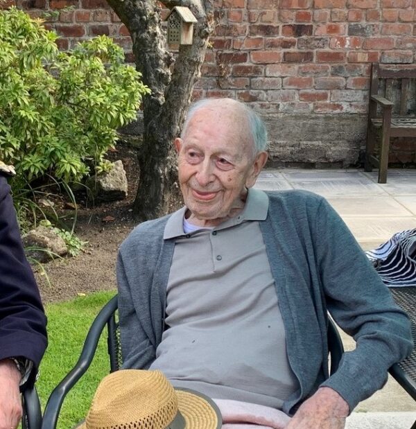 John Tinniswood Becomes the World's Oldest Living Man at 111 Years Old ...